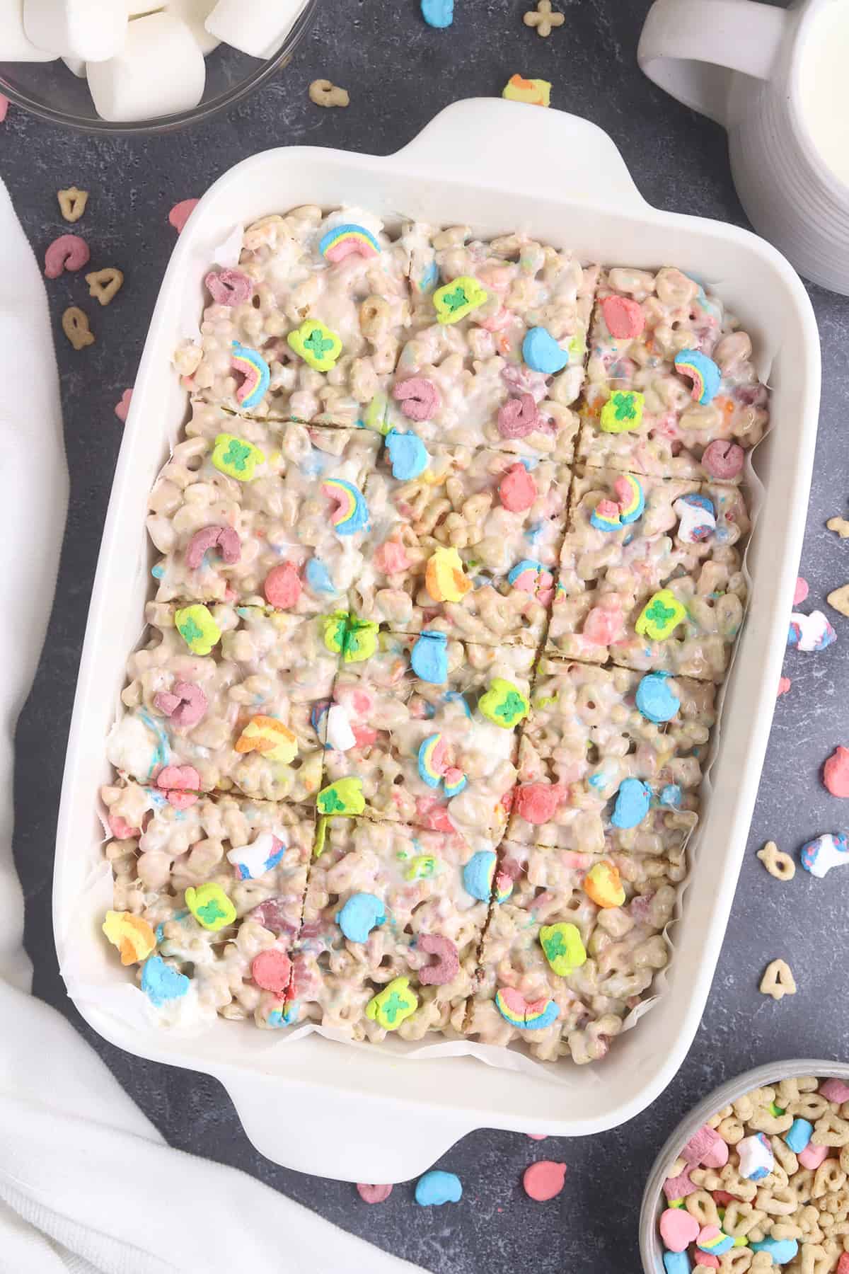 Lucky Charms Marshmallow Treats (Easy St. Patrick's Day Treat!) - bake ...