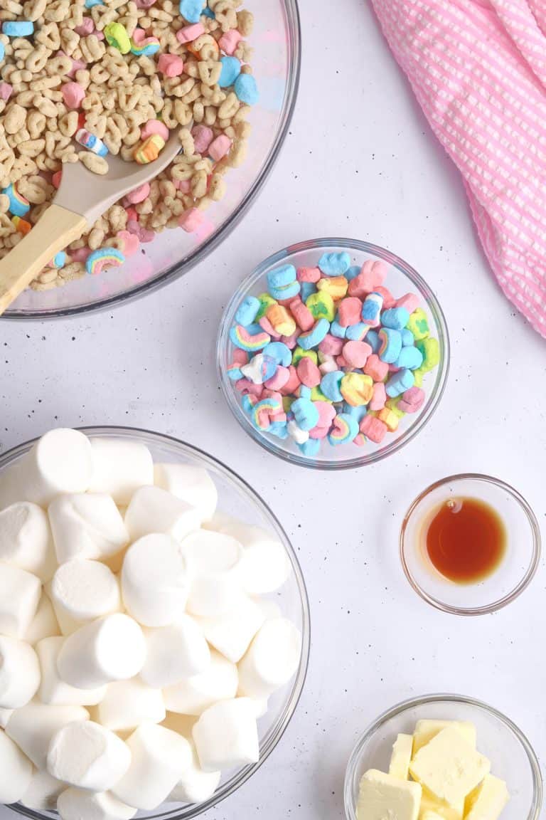 Lucky Charms Marshmallow Treats (Easy St. Patrick's Day Treat!) - bake ...