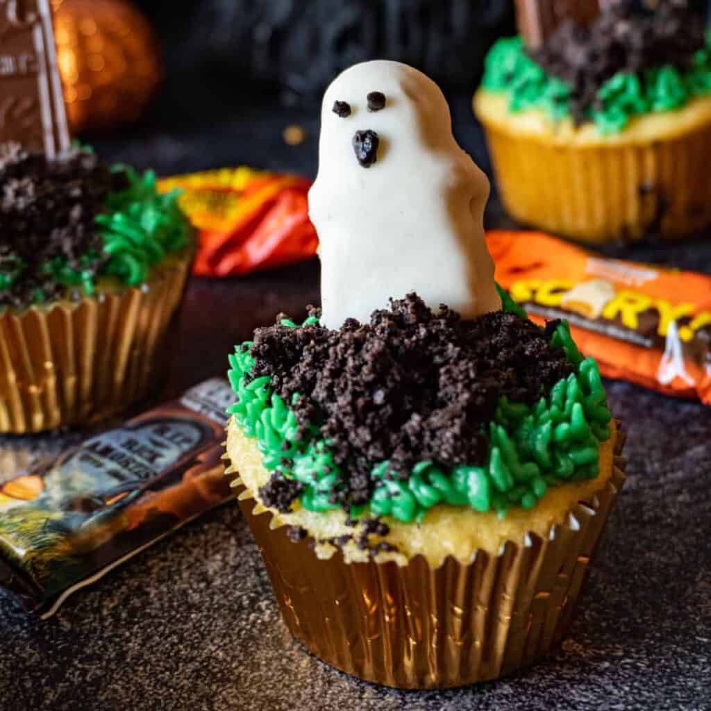 35 Spooky Halloween Cupcake Ideas for a Hauntingly Good Time - bake ...