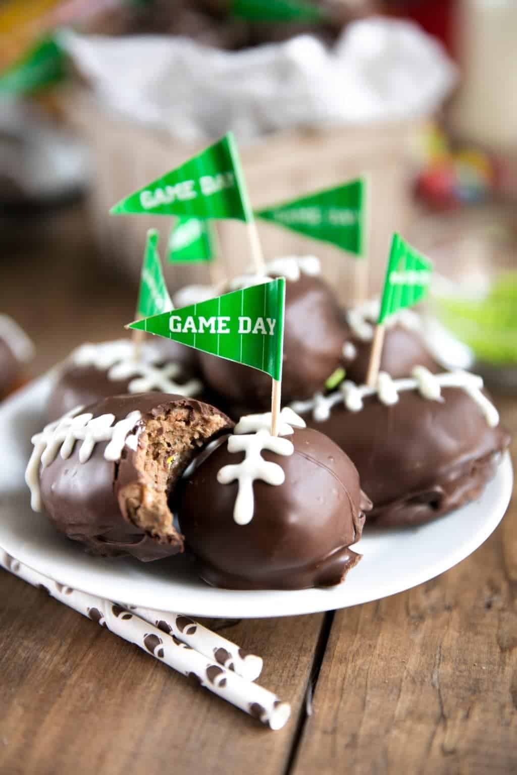 43 Football-Themed Snacks to Kickoff Your Super Bowl Party - bake your ...