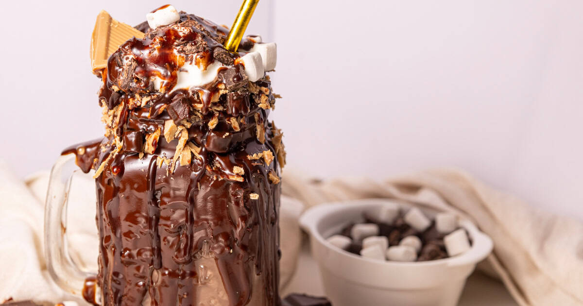 Dive into Decadence with This Amazing Chocolate Milkshake - bake your ...