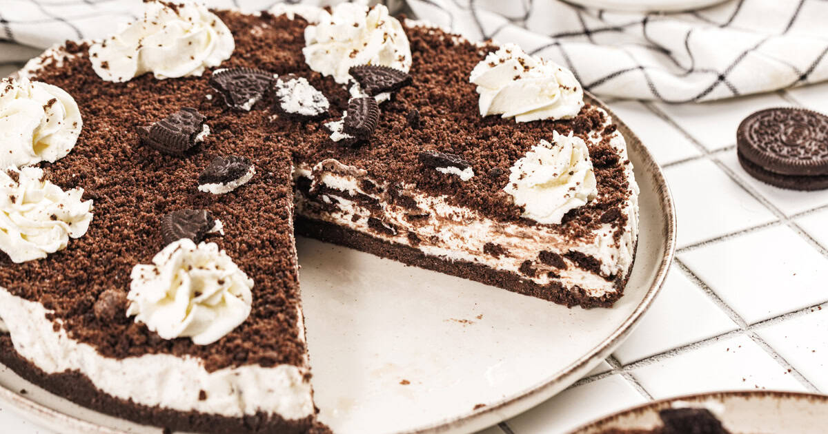 Dunk Into Delicious: The Easiest No-Bake Oreo Cheesecake - bake your ...