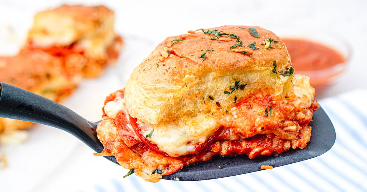 Pizza Paradise: Easy Oven-Baked Pepperoni Pizza Sliders - bake your day ...