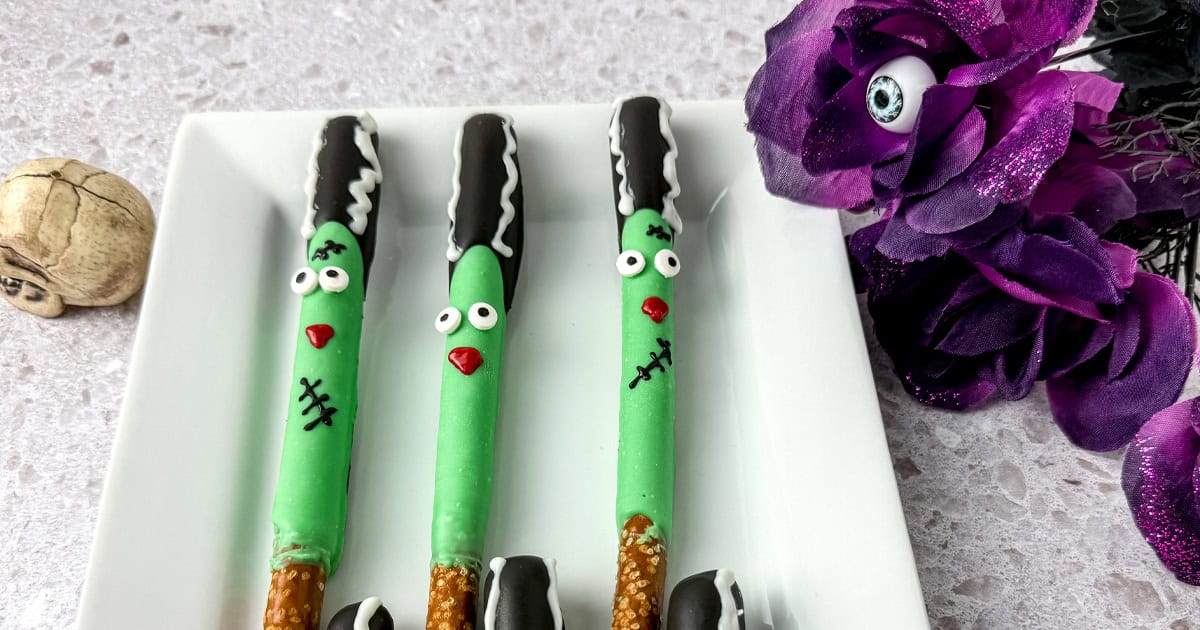 Halloween Party Snack Idea: Bride of Frankenstein Pretzel Rods - bake ...