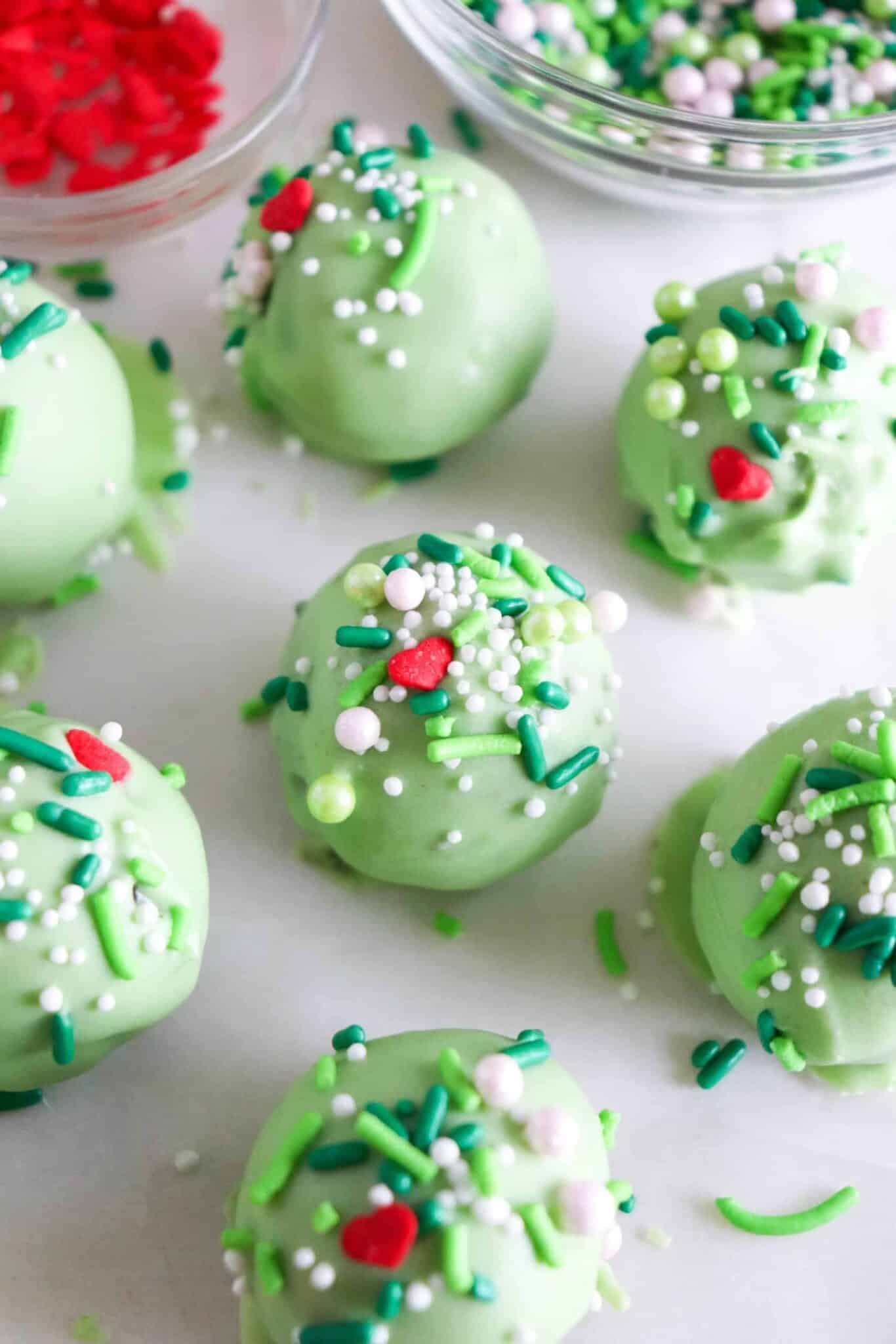 Be Whoville’s Favorite Baker with These 35 Grinch-Themed Holiday Treats ...