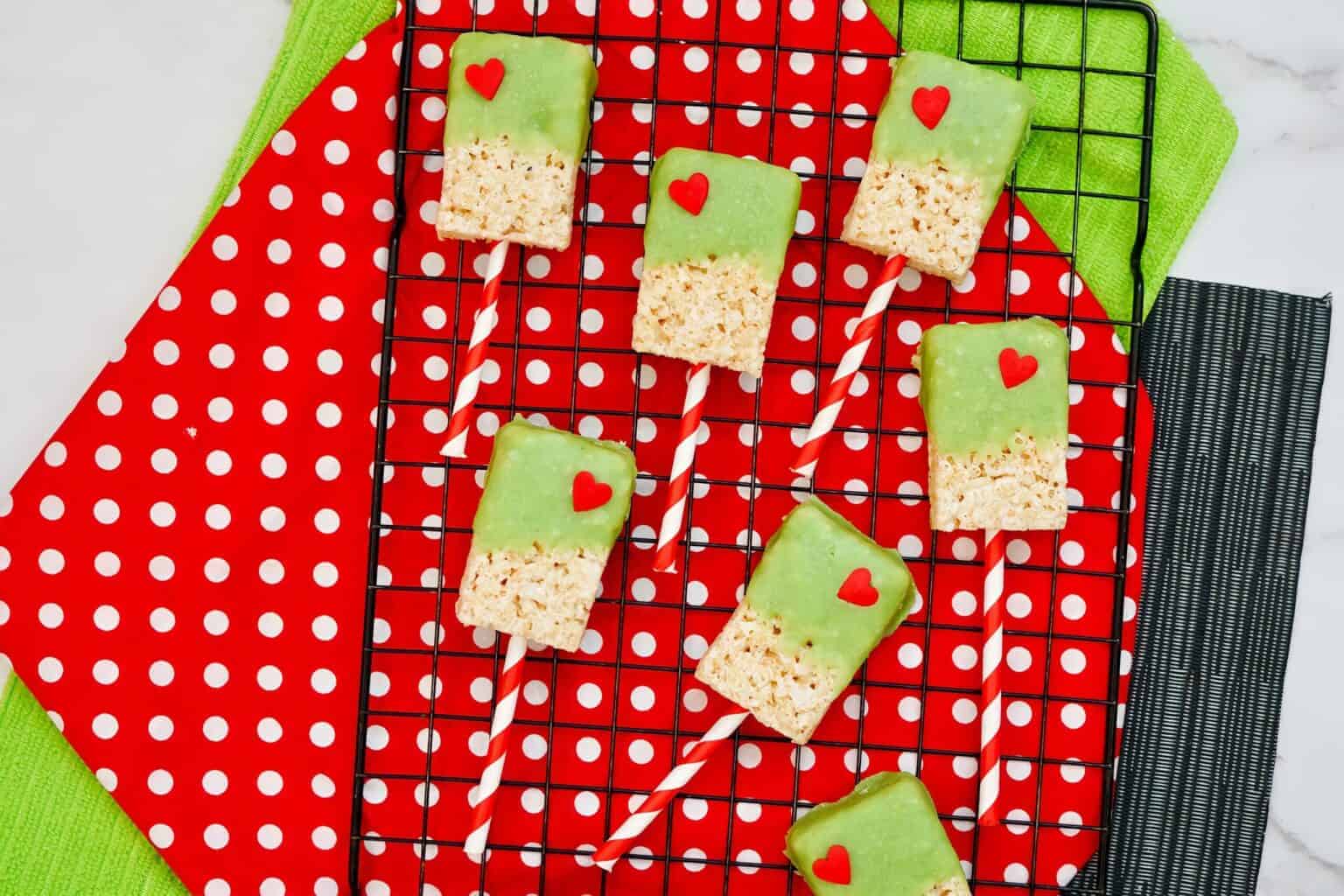 Be Whoville’s Favorite Baker with These 35 Grinch-Themed Holiday Treats ...