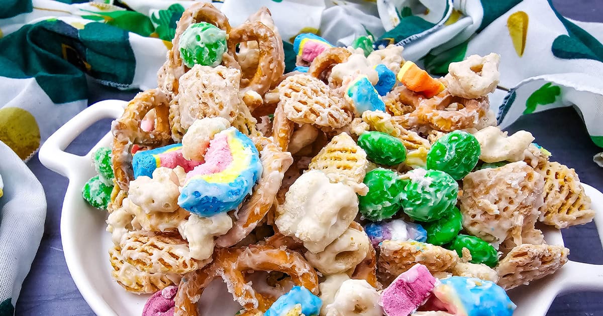 Leprechaun Bait Snack Mix (A Lucky St. Patrick’s Day Treat!) - bake ...